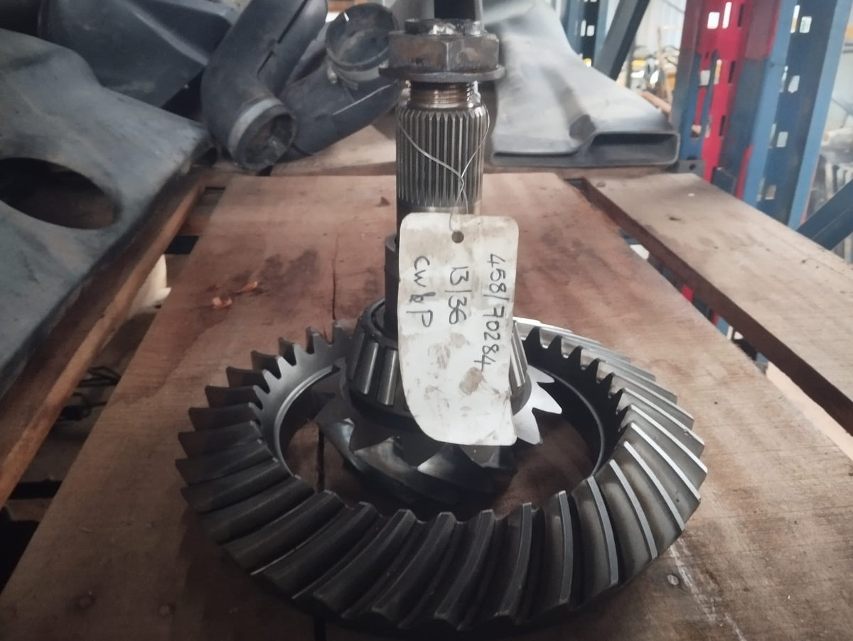 SECOND HAND CROWN WHEEL AND PINION 13/36 JCB Part No. 458/70284 ...
