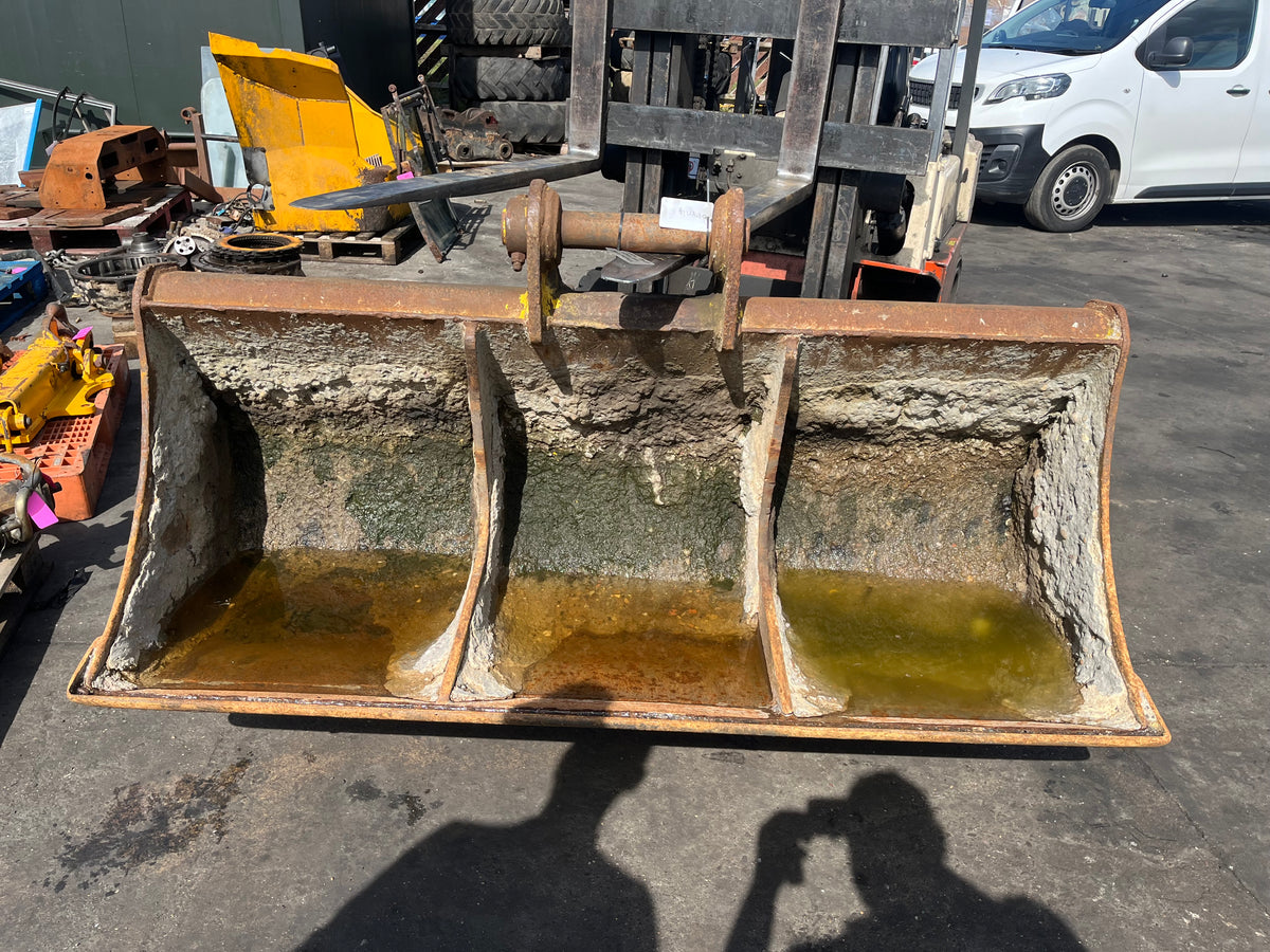 SECOND HAND 1.8M GRADING BUCKET JCB Part No. 980/A2766 - Vicary Plant ...