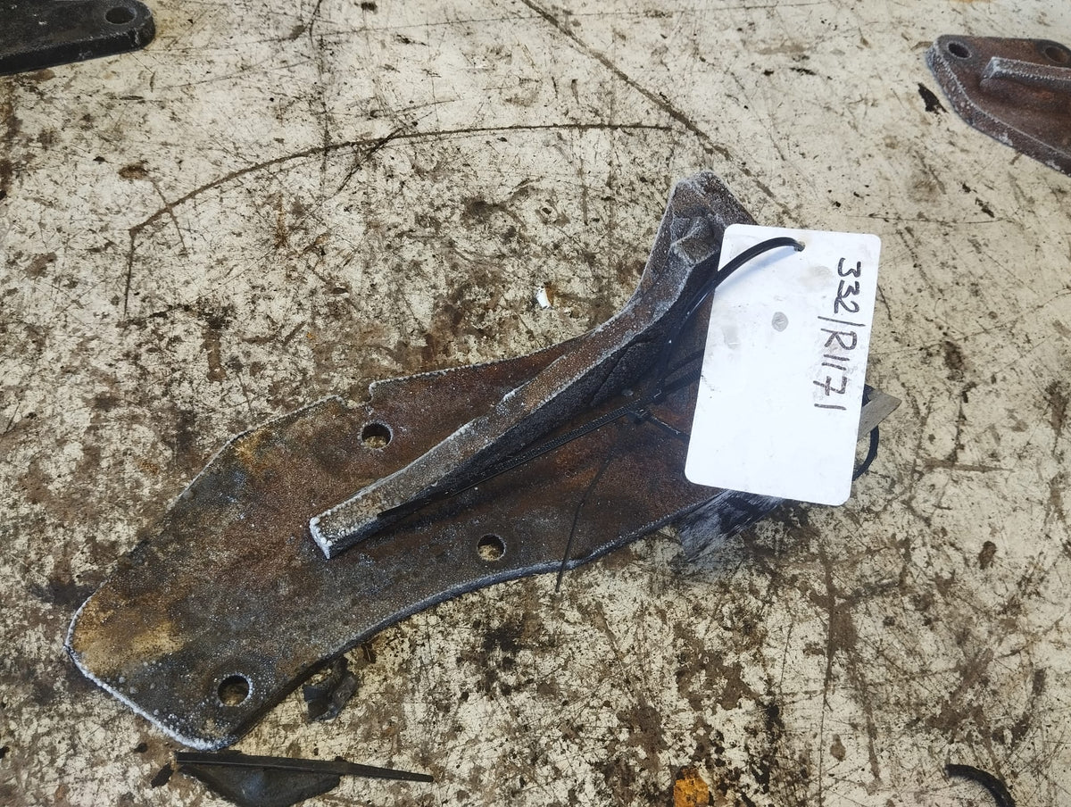 SECOND HAND ENGINE MOUNT JCB Part No. 332/R1171 - Vicary Plant JCB ...