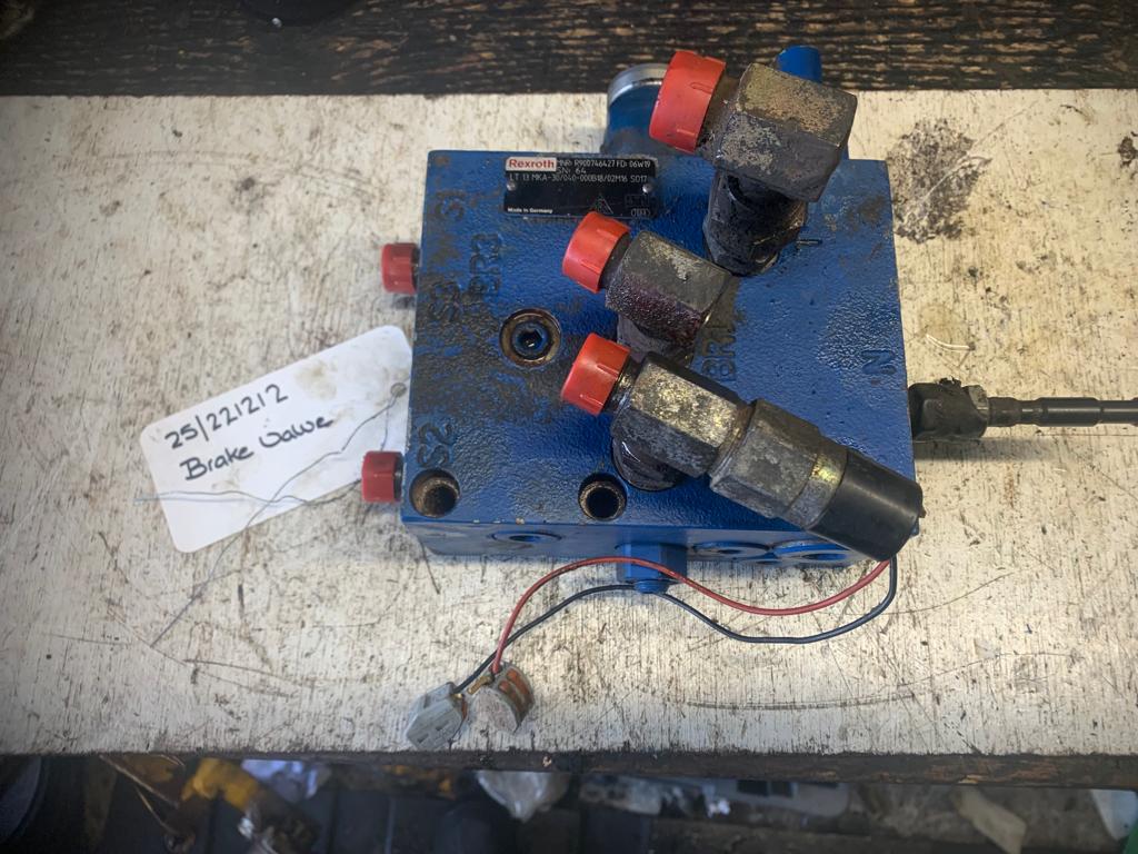 SECOND HAND BRAKE VALVE JCB Part No. 25/221212 - Vicary Plant JCB ...