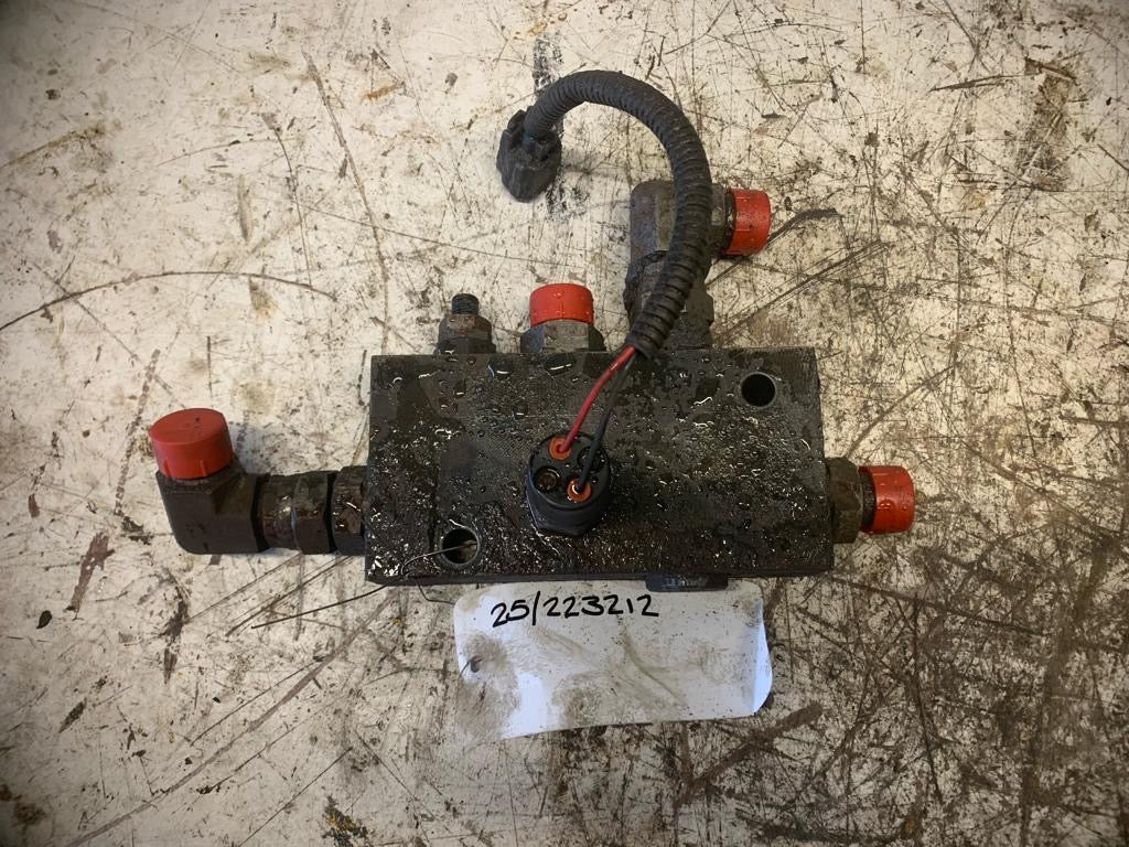 SECOND HAND MANIFOLD JCB Part No. 25/223212 - Vicary Plant JCB Spares ...