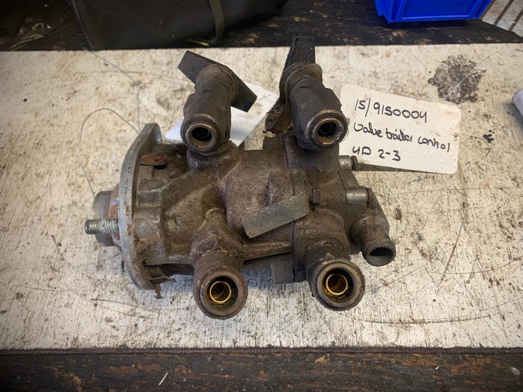 SECOND HAND TRAILER CONTROL VALVE JCB Part No. 15/915000 - Vicary Plant ...