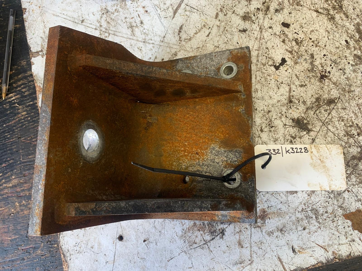 SECOND HAND ENGINE MOUNT JCB Part No. 332/K3228 - Vicary Plant JCB ...