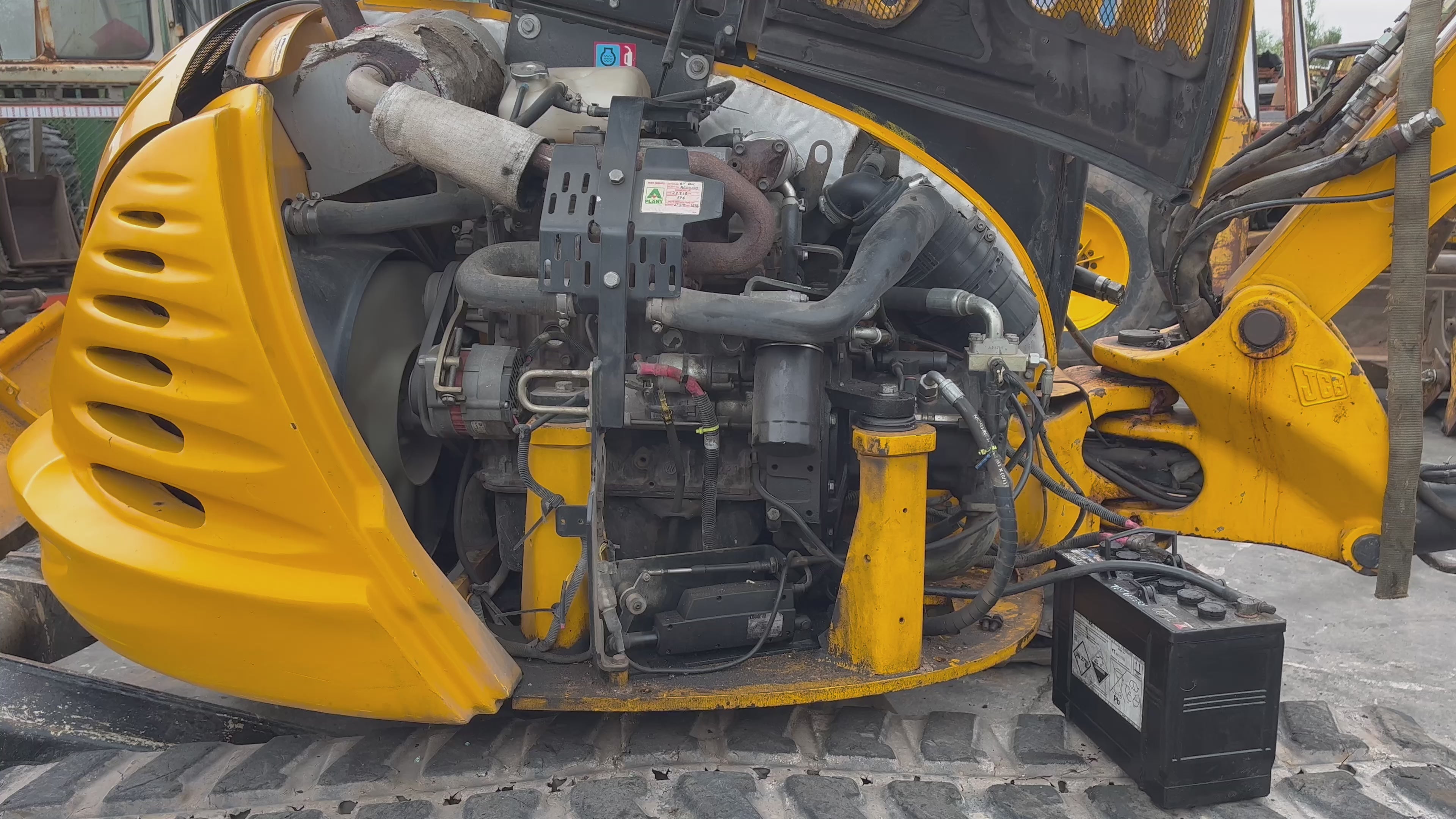 SECOND HAND COMPLETE 4LE1 ISUZU ENGINE - Vicary Plant JCB Spares ...