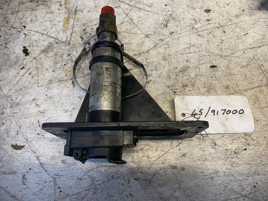 SECOND HAND QUICK RELEASE COUPLING JCB Part No. 45/917000 - Vicary ...