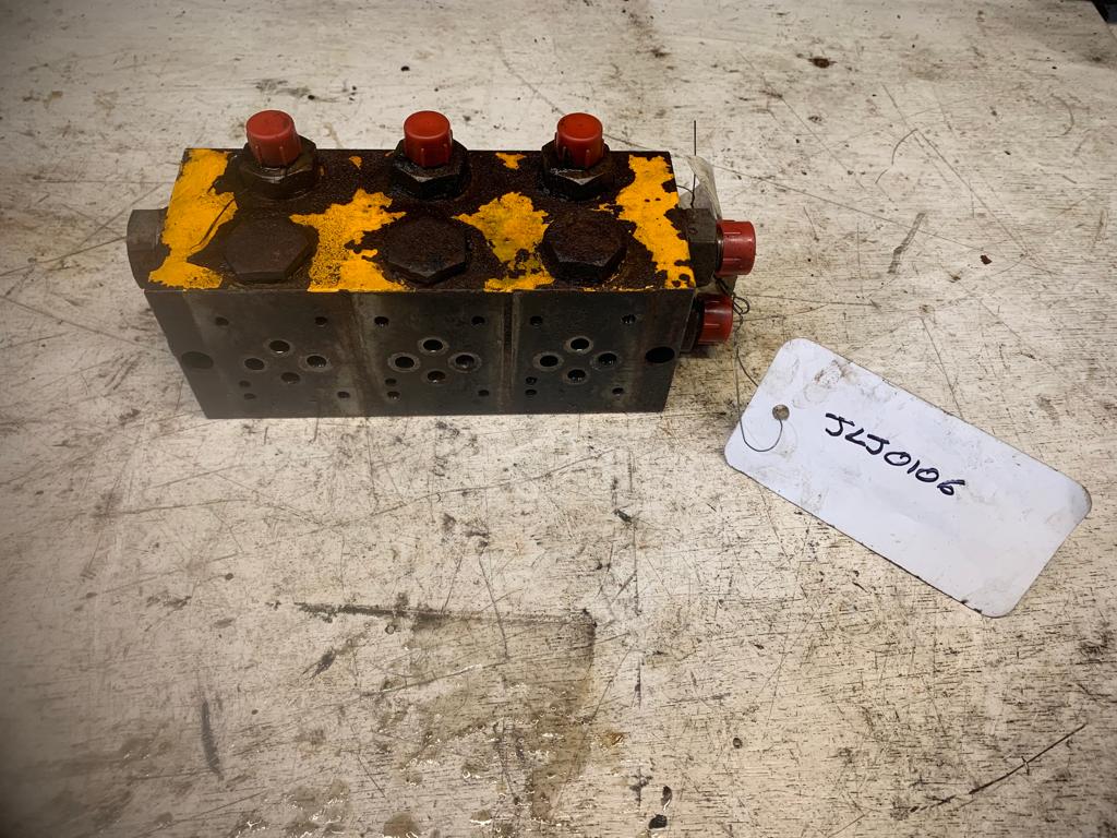 SECOND HAND MANIFOLD JCB Part No. JLJ0106 - Vicary Plant JCB Spares ...