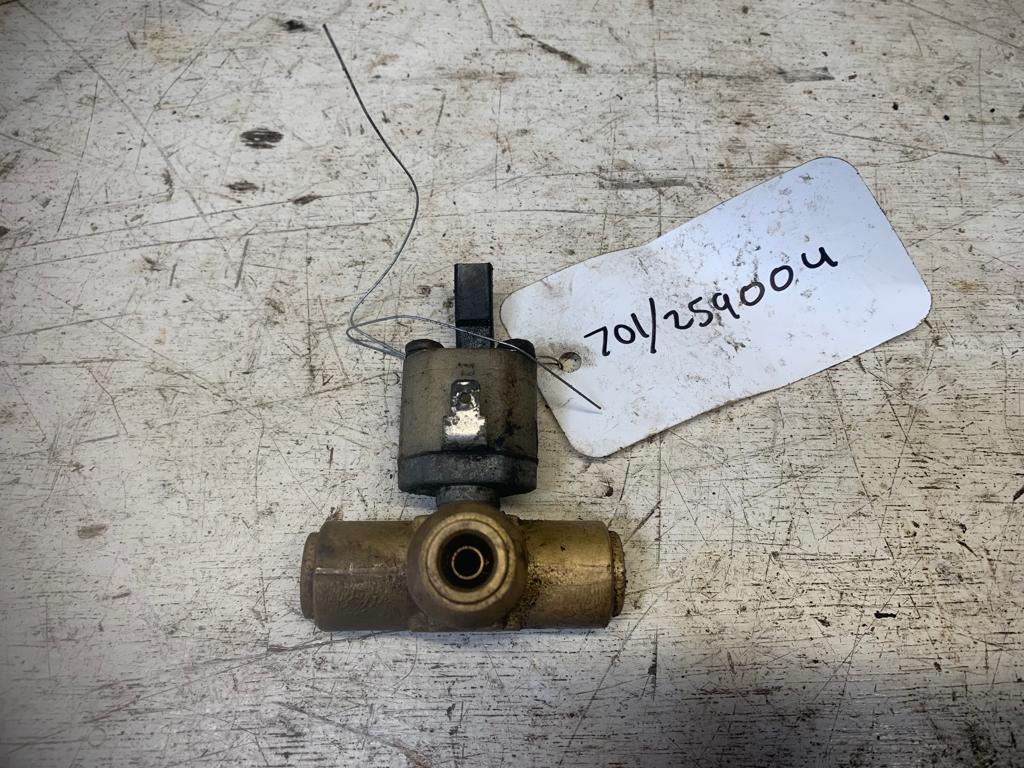 SECOND HAND BRAKE SWITCH JCB Part No. 701/25900 - Vicary Plant JCB ...