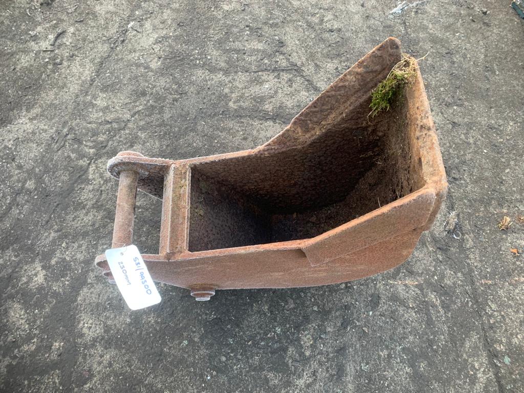 SECOND HAND 230MM BUCKET JCB Part No. 531/99300 - Vicary Plant JCB ...