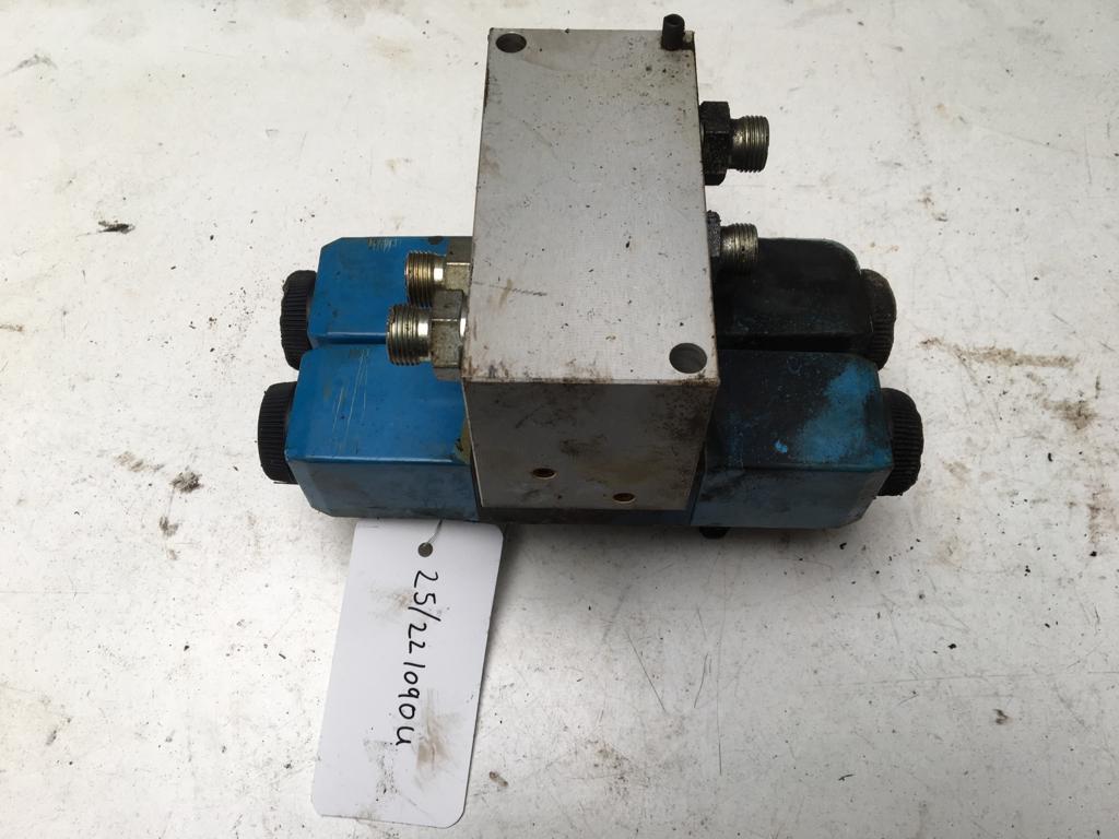 SECOND HAND STEER MODE VALVE JCB Part No. 25/221090 - Vicary Plant JCB ...